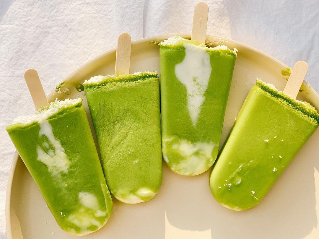Creamy Coconut Matcha Pops from @bypaigeashlie - ResepMamiku.com