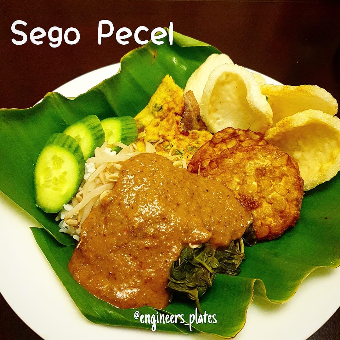 Sego Pecel (Peanut Salad On Rice) from @engineers_plates - ResepMamiku.com