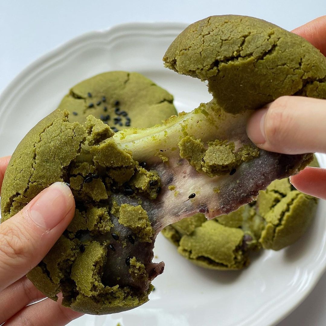 Vegan Matcha Cookies With Mochi Red Bean Filling Recipe from @eatsbyiza ...