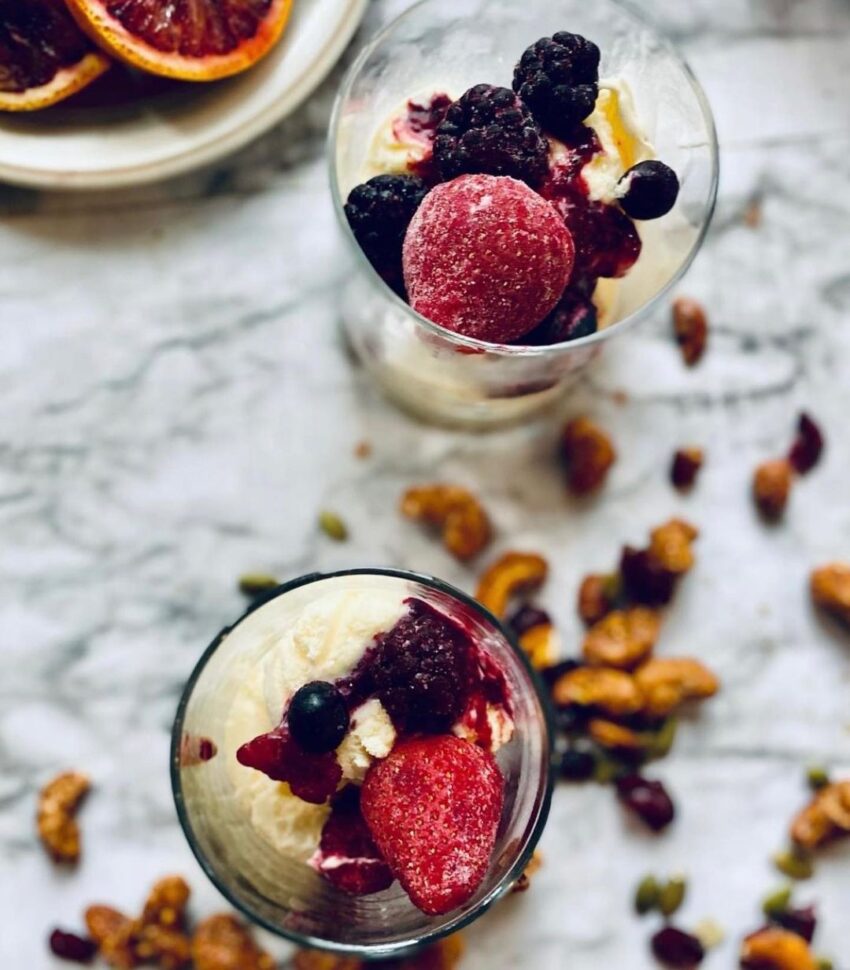 Berry Compote Sundae from @thebukharigirls - ResepMamiku.com