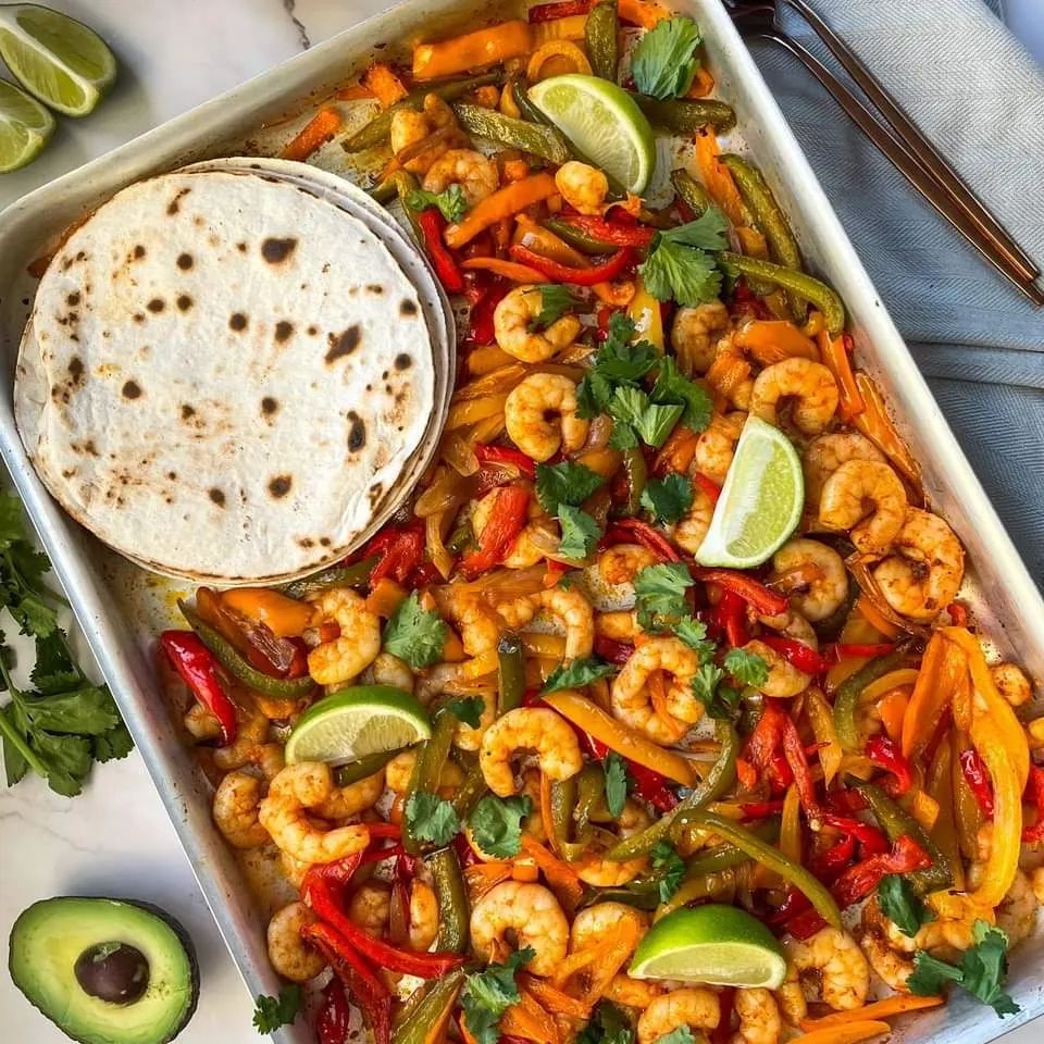 One Pan Prawn Fajitas Recipe from @sugar.free.mom - Fooooods.com
