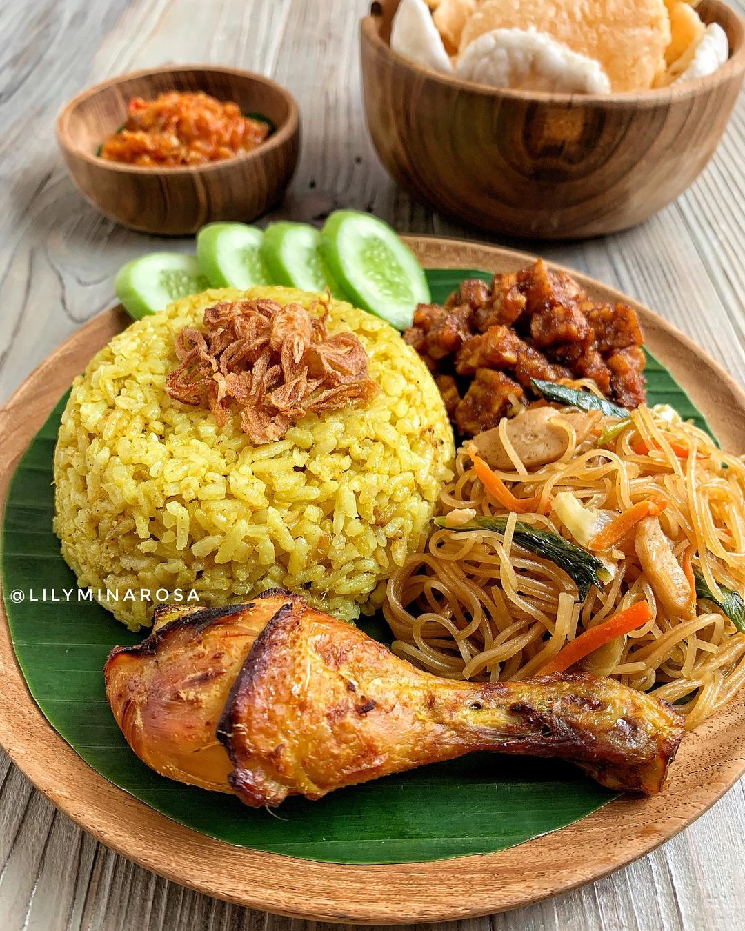 Resep Nasi Kuning & Ayam Goreng Kuning (Santan) dari @lilyminarosa