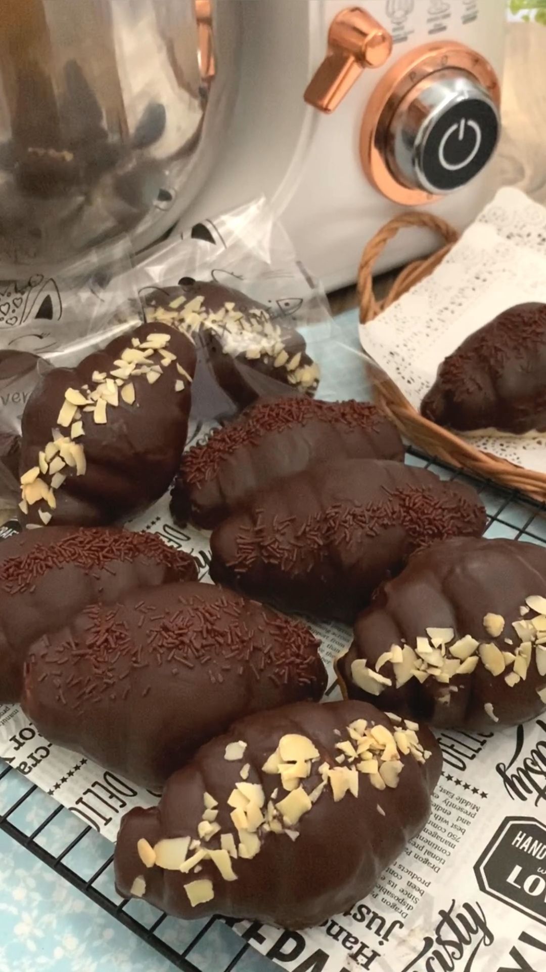 Resep Roti Topping Coklat dari @yoenitaa