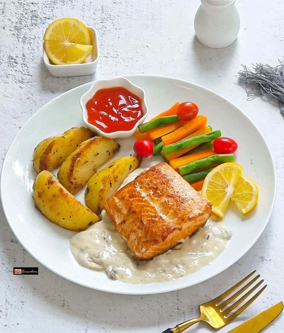 Resep Steak Salmon Saus Jamur dari @qiutin.kitchen