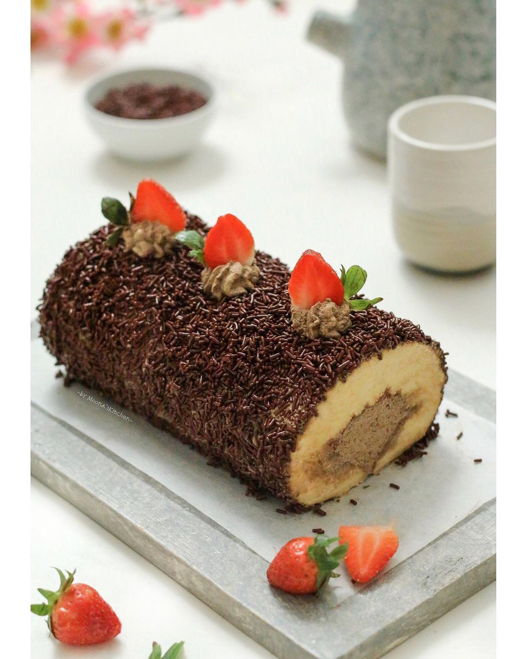 Resep Vanilla Choco Roll Cake dari @moona_jingga
